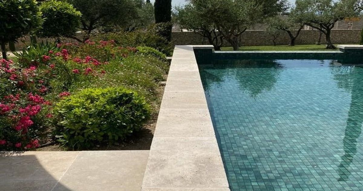 Pool Tiles: Swimming Pool Tiles Available in NZ
